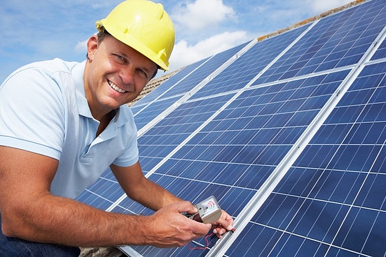 Solar Technician Training: The Route to Eco-Friendly Careers